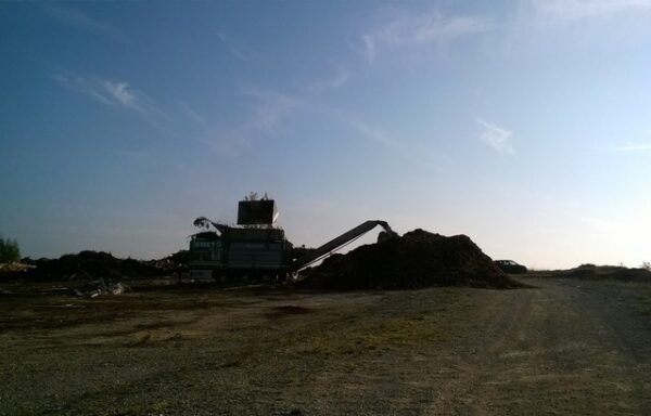 Shredder huren? Huur de Komptech Crambo 6000 bij Smet Rental